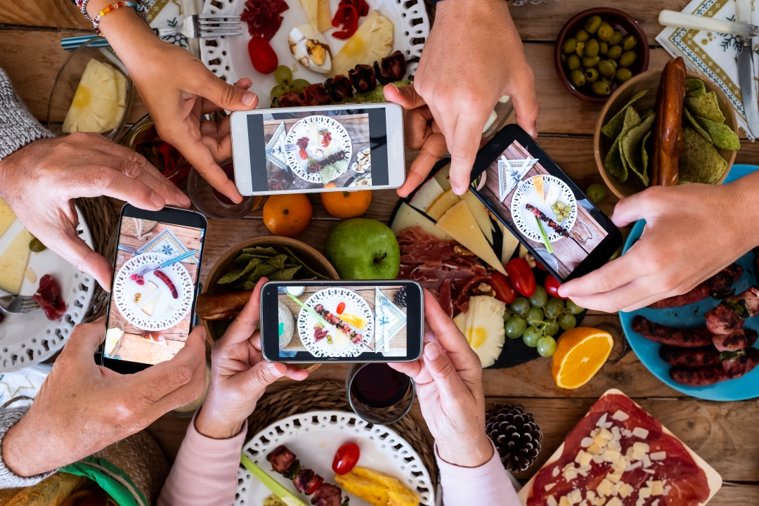Food platform seriality: the evolution of food in media